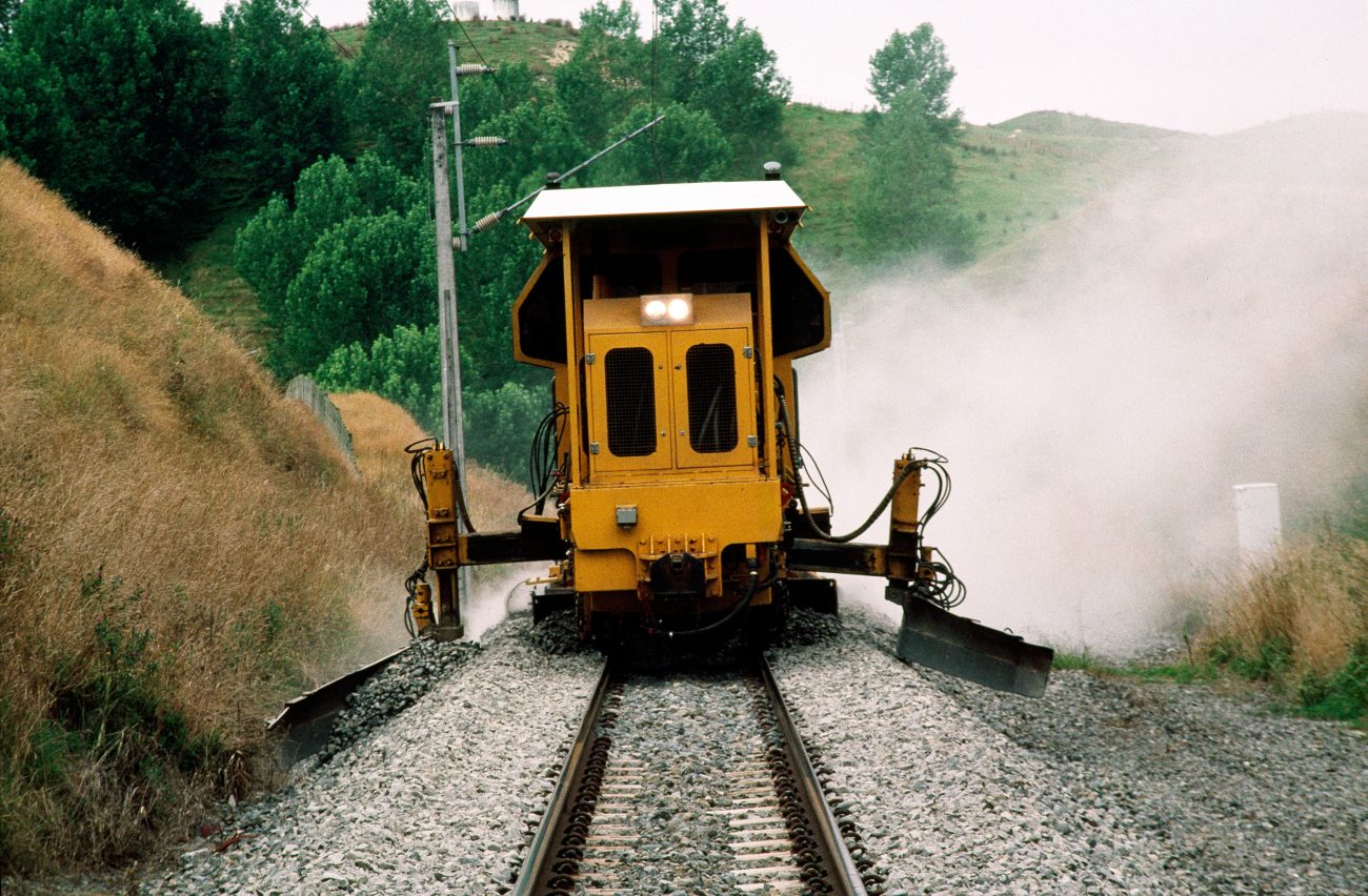 Riding the long steel road | New Zealand Geographic