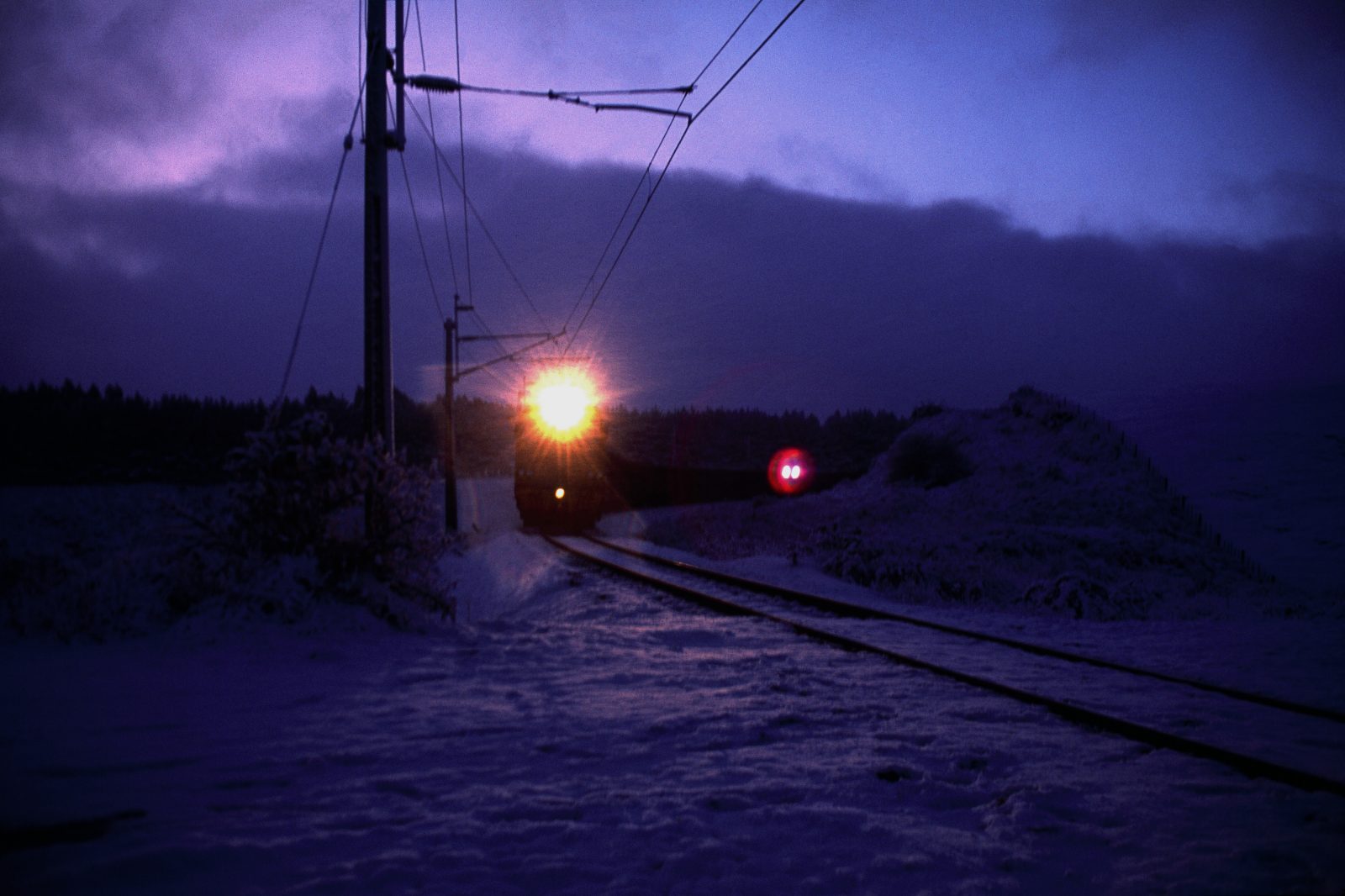 Riding the long steel road | New Zealand Geographic
