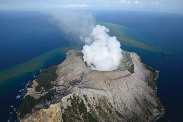 What happened on Whakaari? | New Zealand Geographic